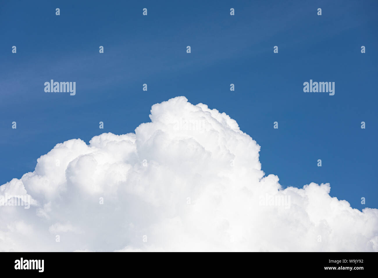 Close up growing cloud formation hi-res stock photography and images ...