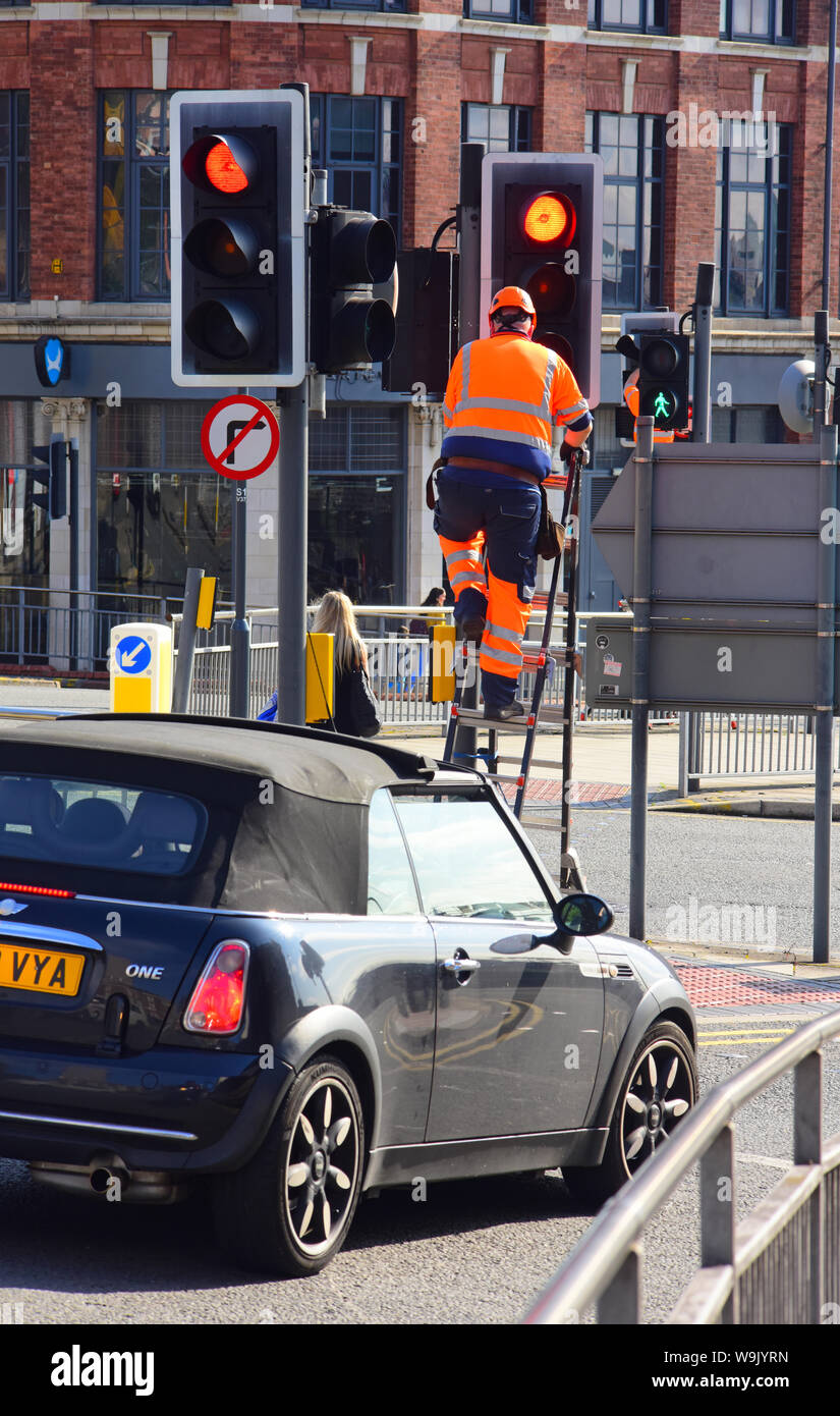 Faulty traffic light signal traffic hi-res stock photography and images ...
