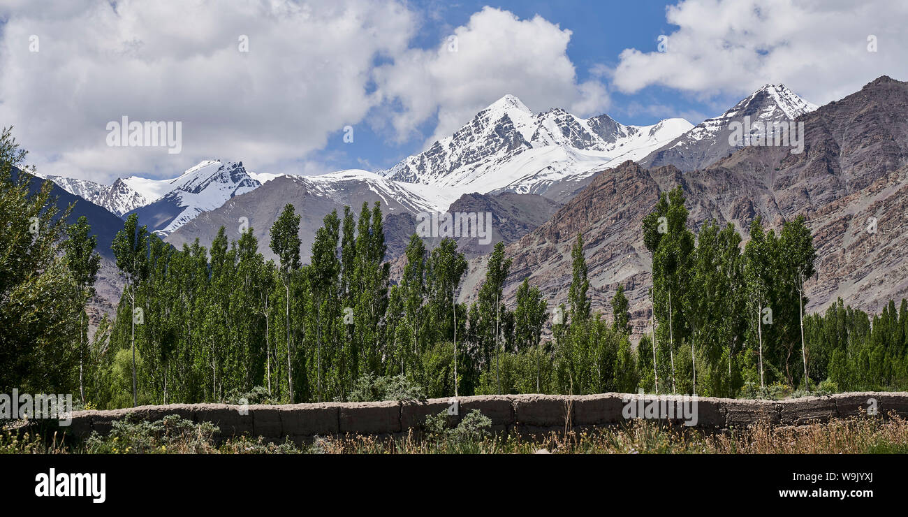Snow capped Himalayan mountains near Ladakh Stock Photo - Alamy