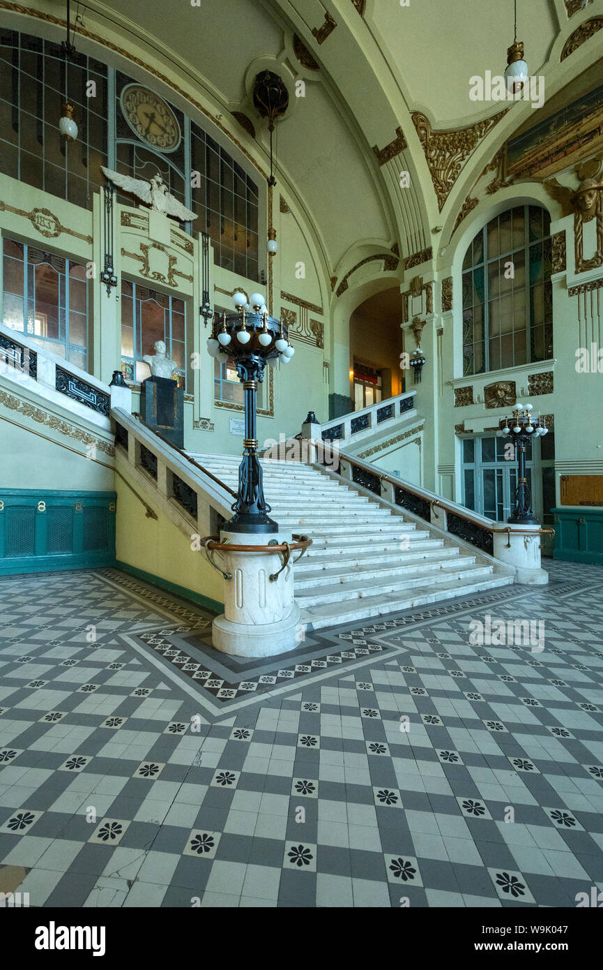Vitebsky Railway Station, Saint Petersburg, Russia Stock Photo - Alamy