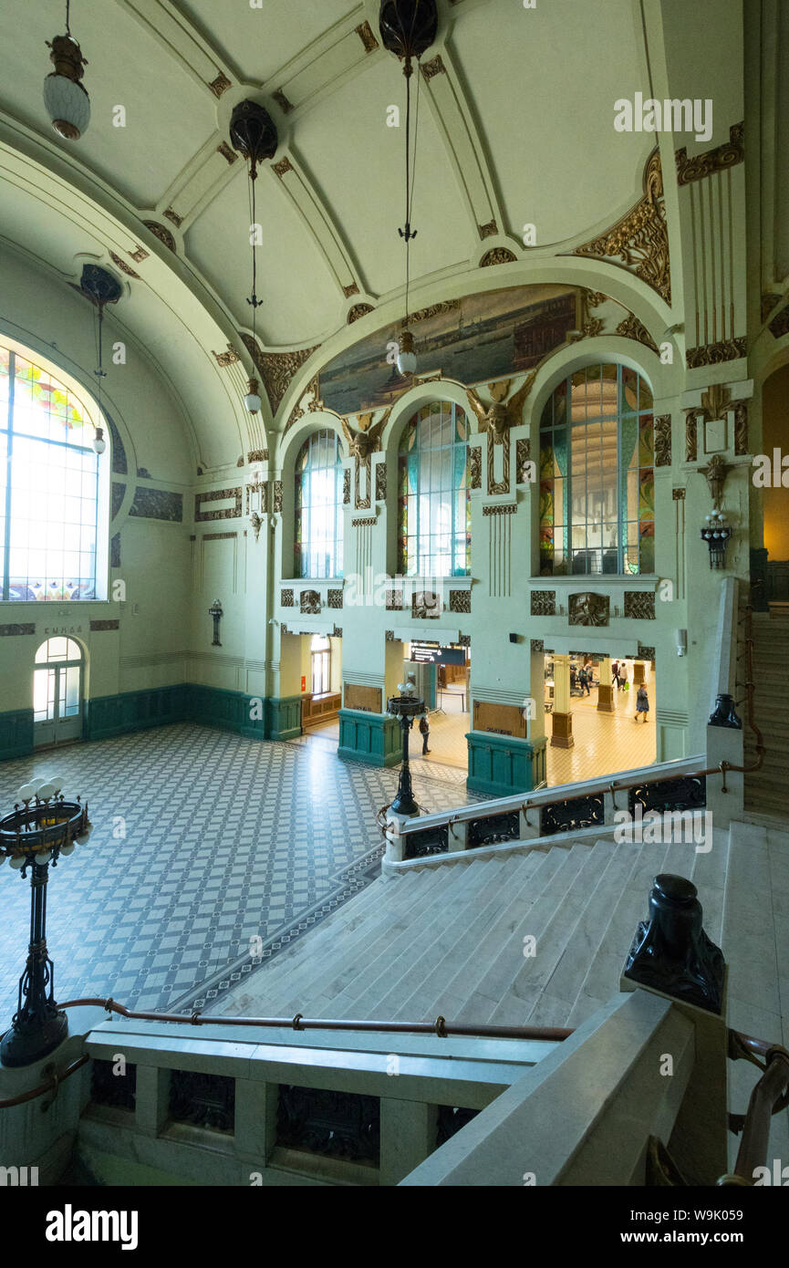 Vitebsky Railway Station, Saint Petersburg, Russia Stock Photo - Alamy