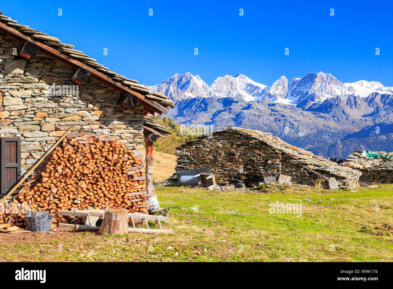 Rustic huts hi-res stock photography and images - Alamy
