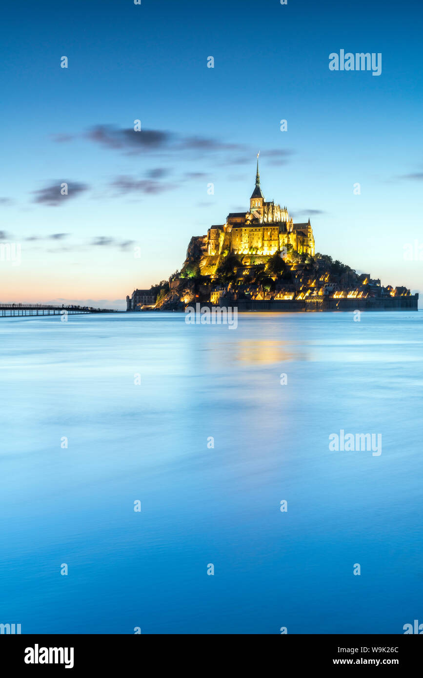 High tide at dusk, Mont-Saint-Michel, UNESCO World Heritage Site ...