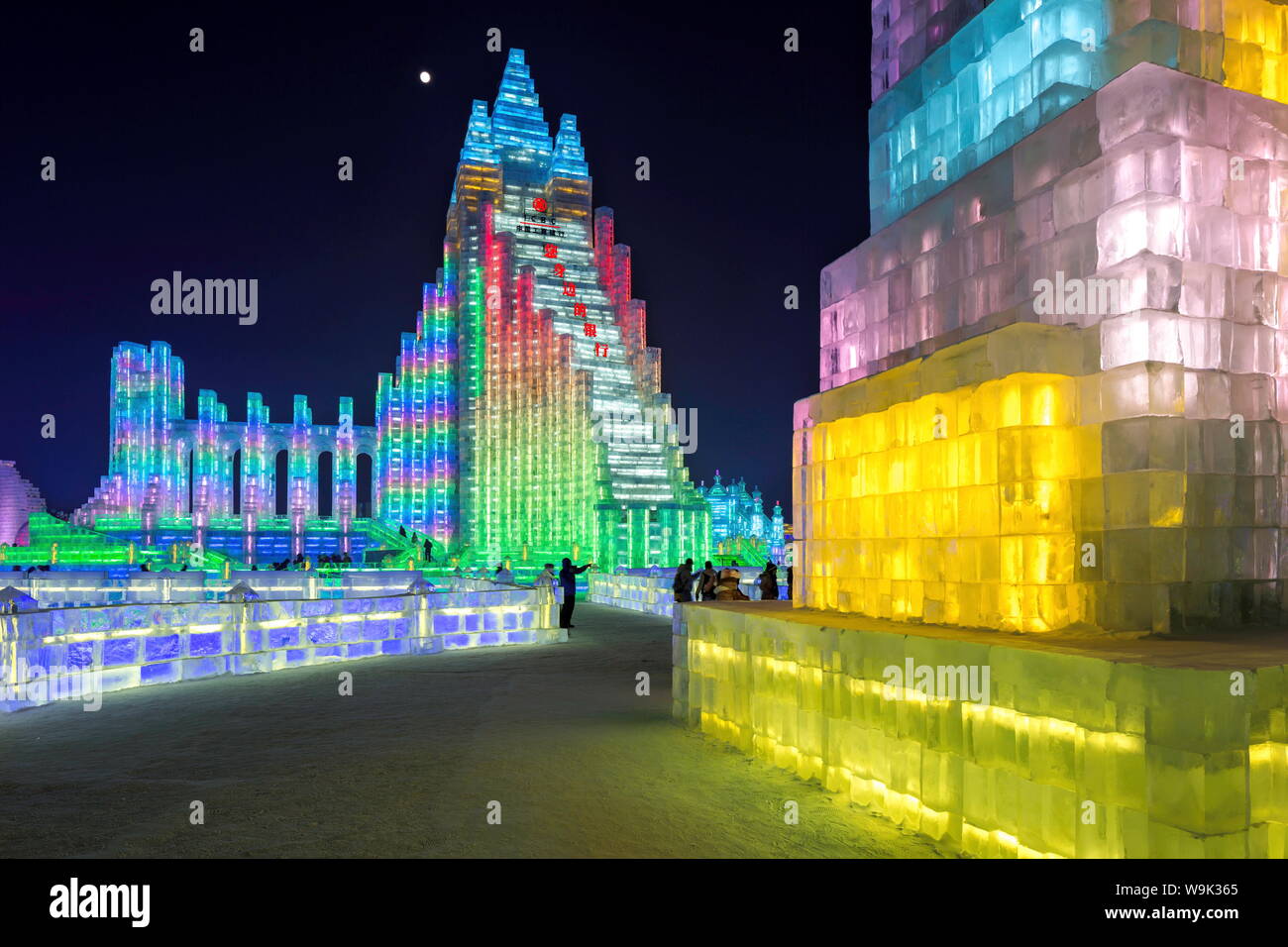 Spectacular illuminated ice sculptures at the Harbin Ice and Snow ...