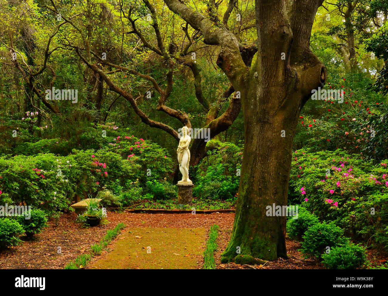 Virginia Dare Statue, Elizabethan Gardens, Manteo, Roanoke Island ...