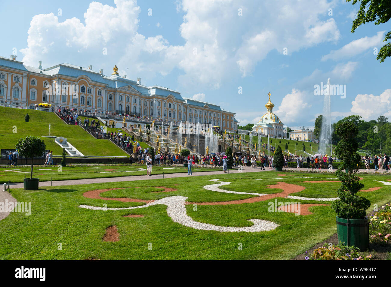 Peterhof Palace and Garden with Grand Cascade in St. Petersburg, Russia ...