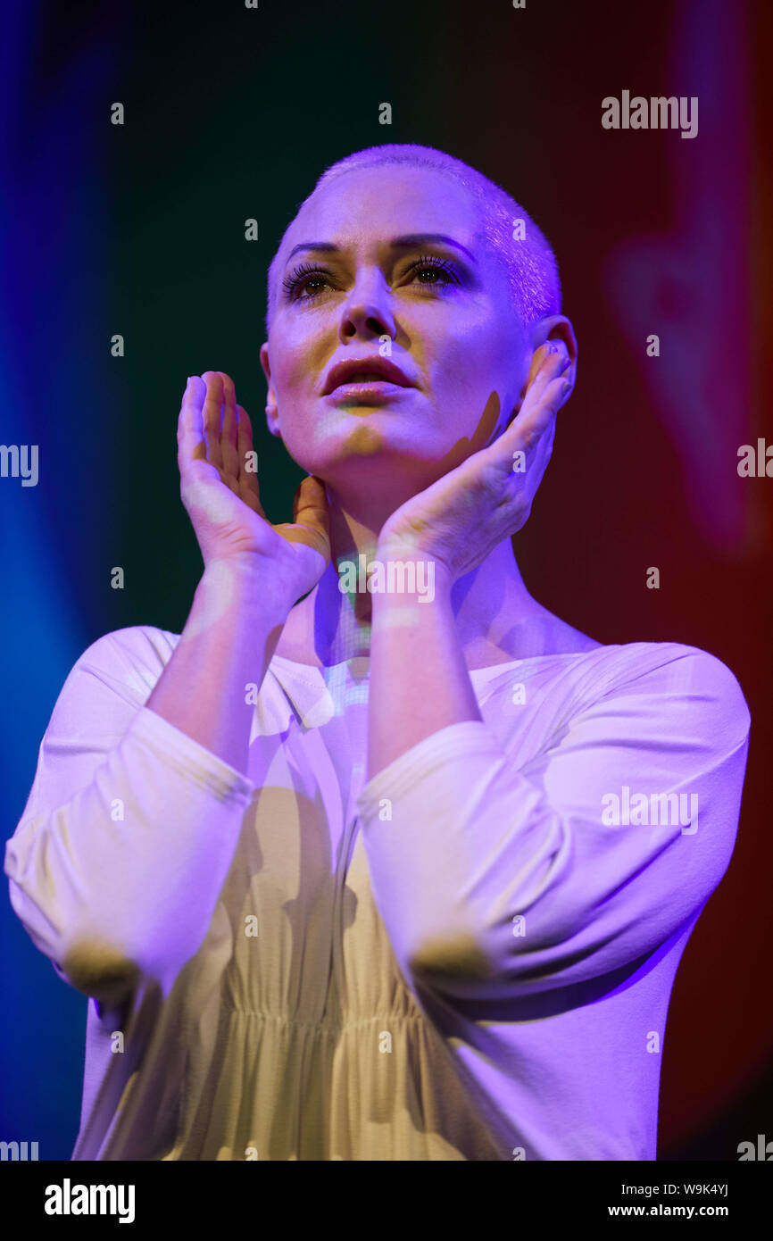 Rose mcgowan hi-res stock photography and images - Alamy