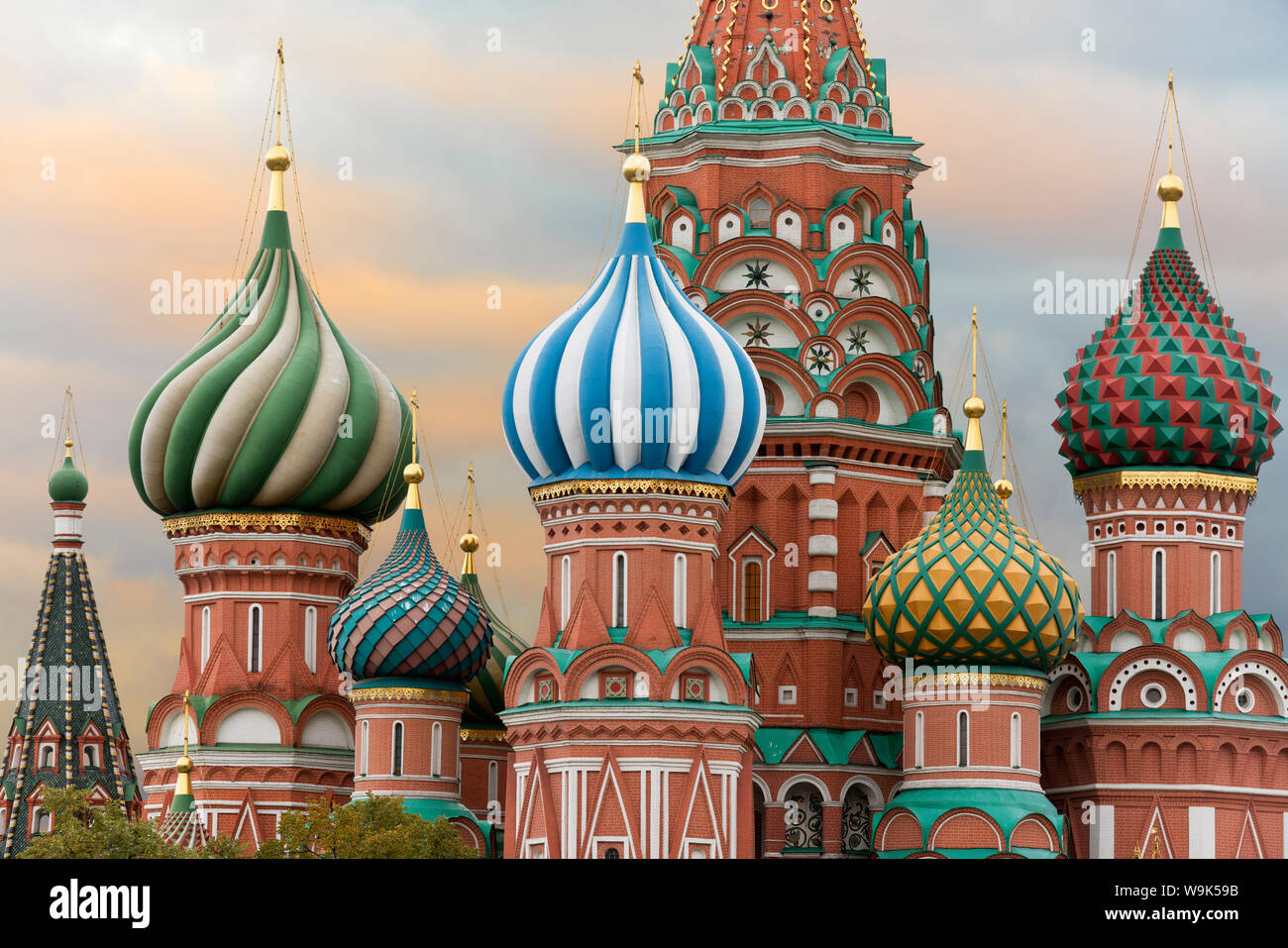 St basil's cathedral moscow hi-res stock photography and images - Alamy