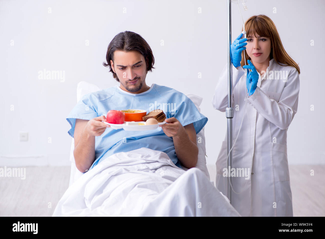 The male patient eating food in the hospital Stock Photo - Alamy