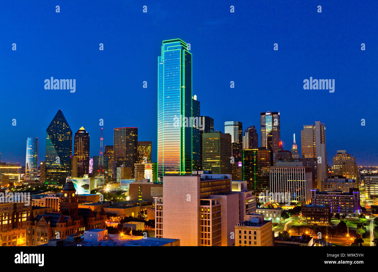 Dallas skyline image hi-res stock photography and images - Alamy