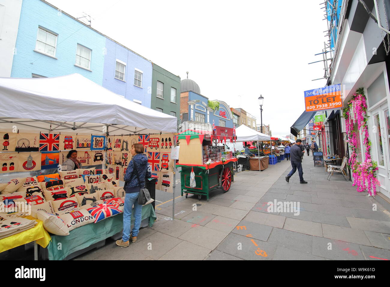 People visit Portobello Road market antique shop London UK Stock Photo ...