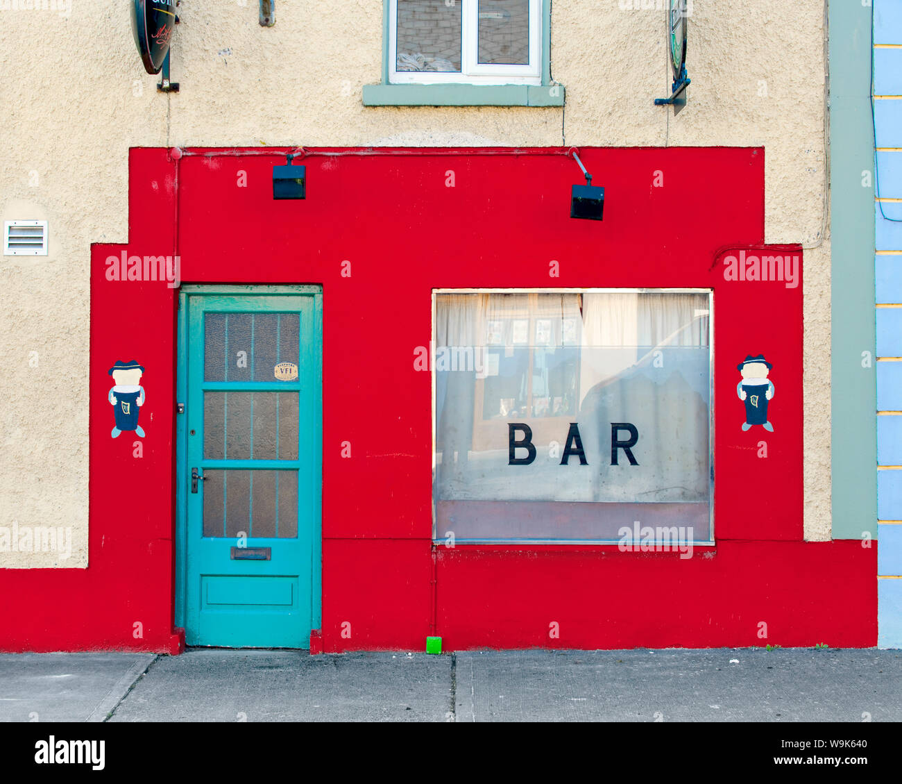 Traditional irish bar hi-res stock photography and images - Alamy