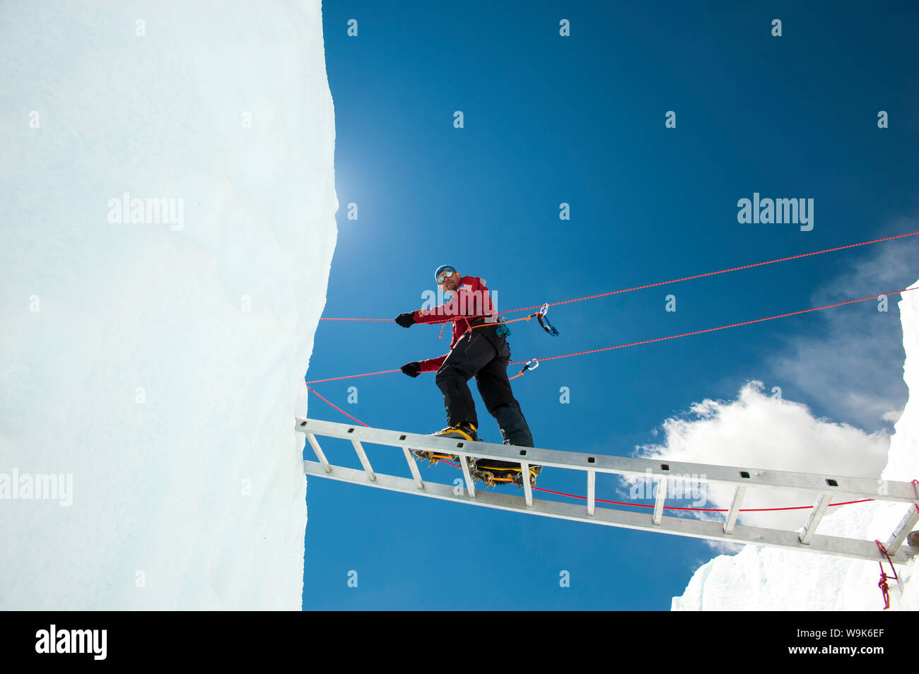 Everest mountaineer hi-res stock photography and images - Alamy