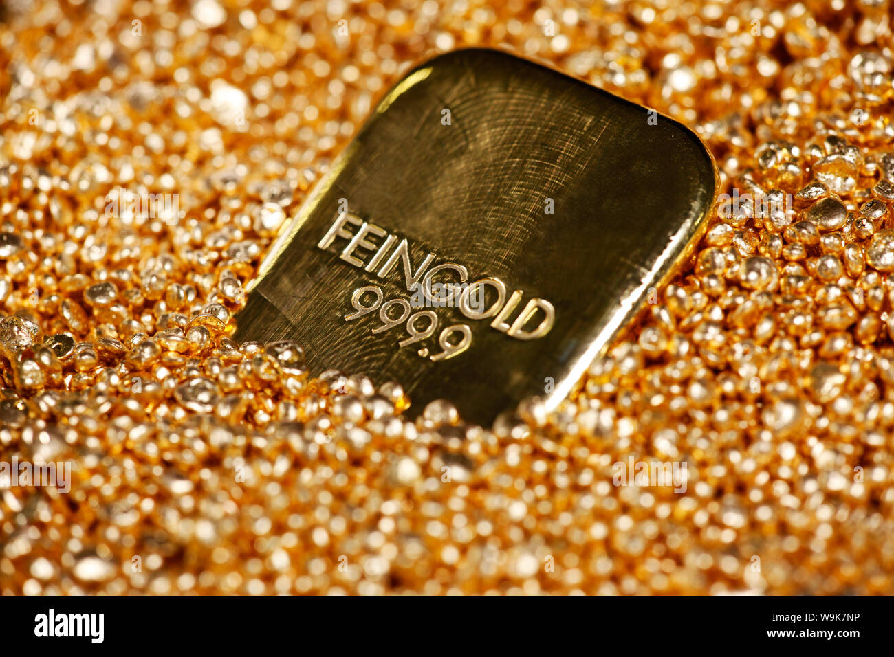 Gold ingot hi-res stock photography and images - Alamy