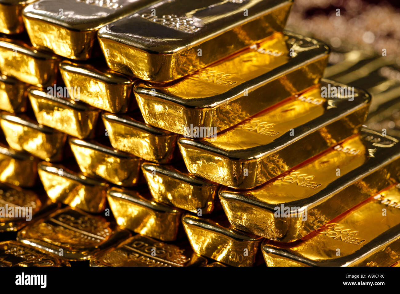 Gold ingot hi-res stock photography and images - Alamy