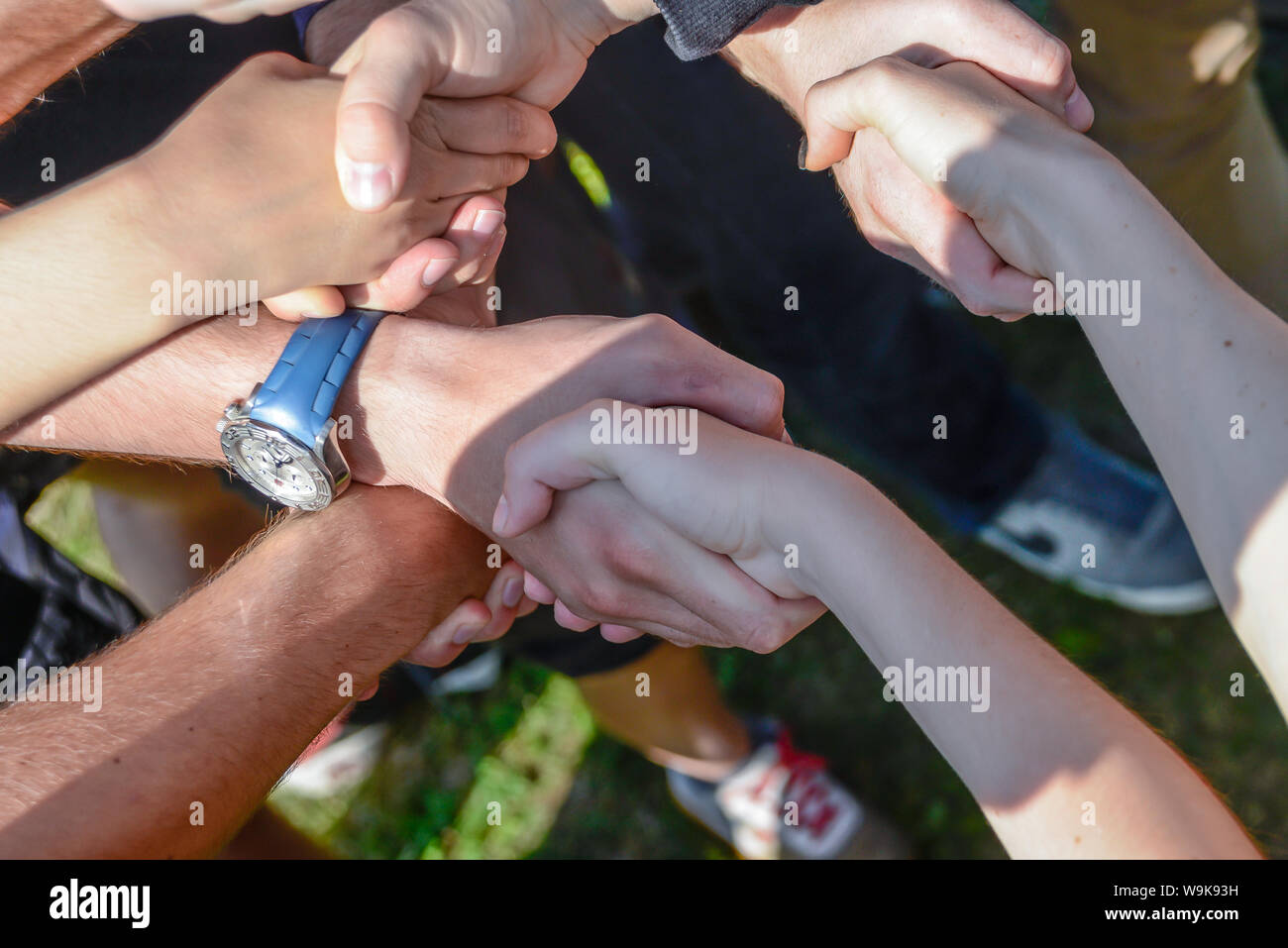 Human handshake icon hi-res stock photography and images - Alamy