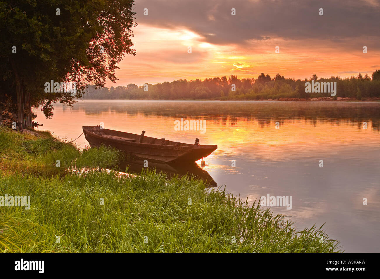 Traditional boat on loire river hi-res stock photography and images - Alamy
