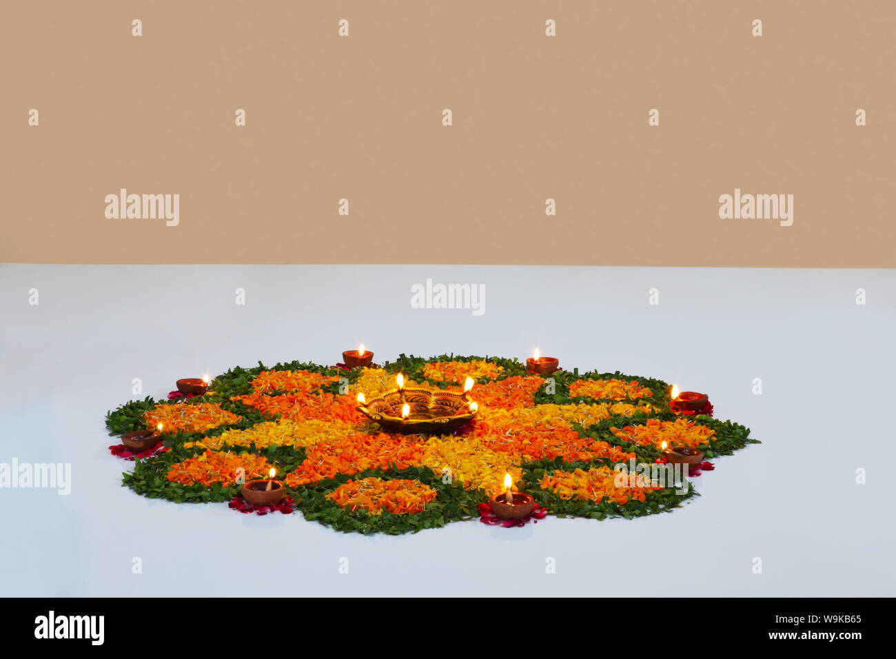 Rangoli and diwali hi-res stock photography and images - Alamy