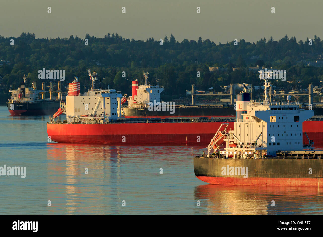 Cargo ships in english bay hi-res stock photography and images - Alamy