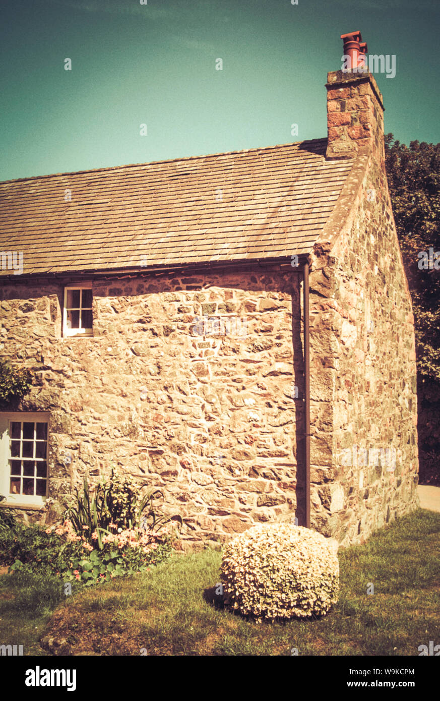 beautiful traditional cottage on the island of sark in the channel ...