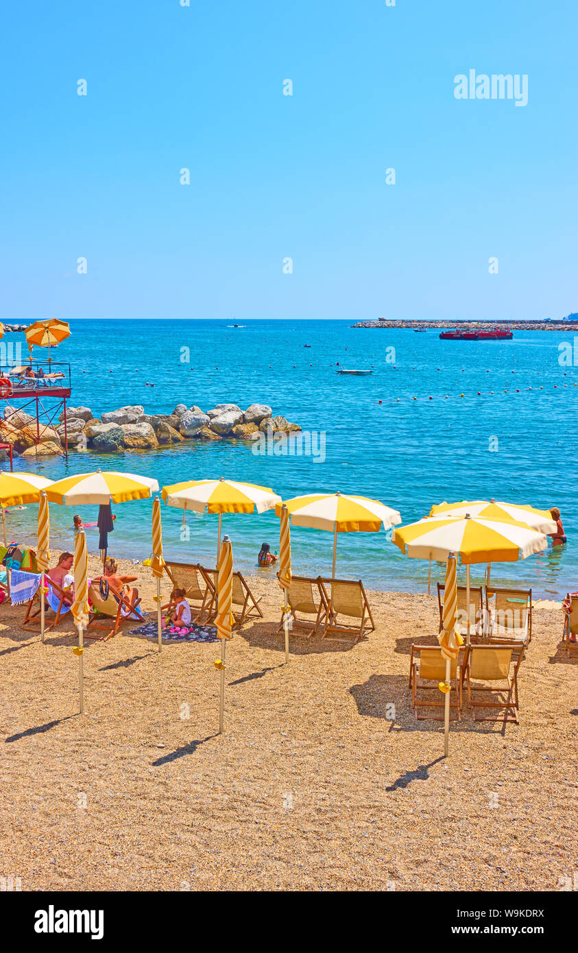 Rapallo beach hi-res stock photography and images - Alamy