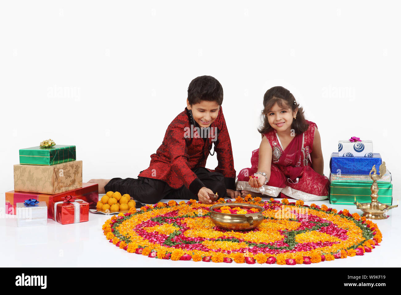Girl making rangoli hi-res stock photography and images - Alamy