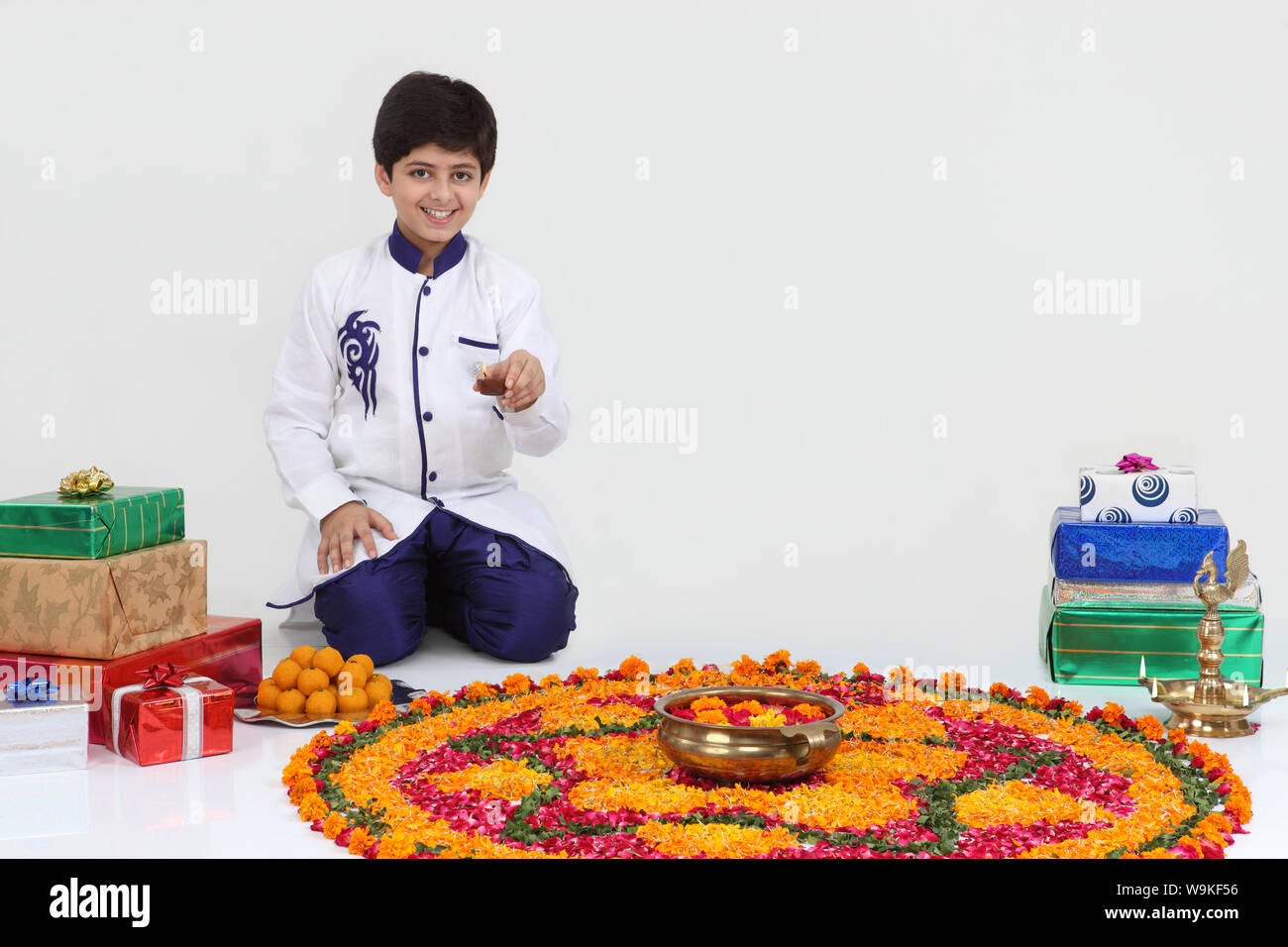 Boy making rangoli Stock Photo - Alamy