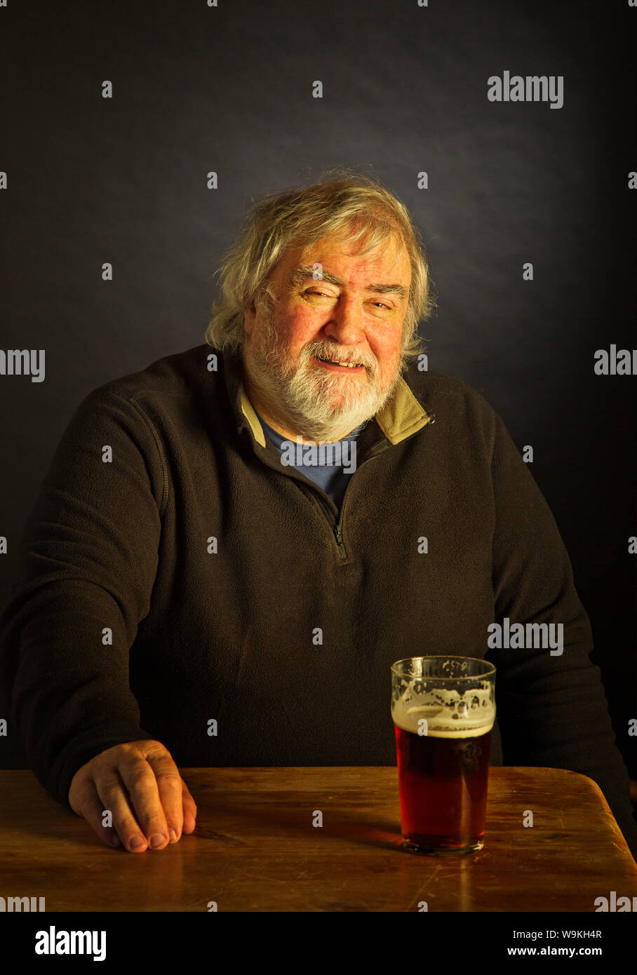 Old man drinking pint beer hi-res stock photography and images - Alamy
