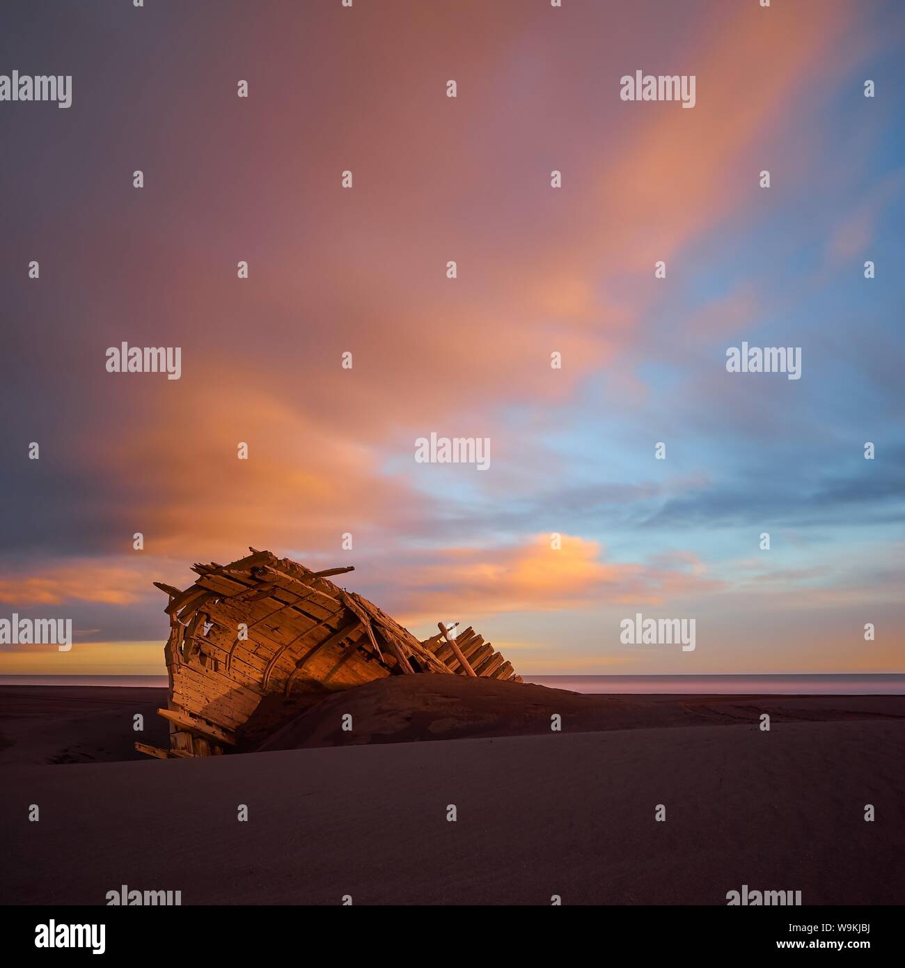 Harsh weather conditions hi-res stock photography and images - Alamy