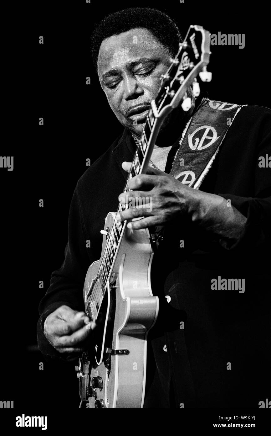 George Benson and Steve Gadd Band performing at Jazz a Juan Featuring ...