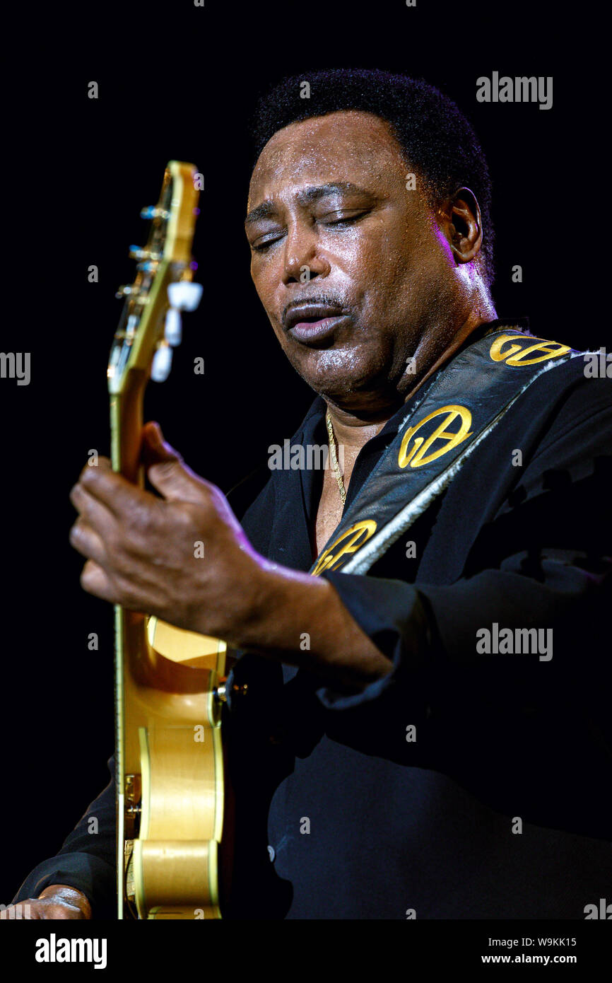 George Benson and Steve Gadd Band performing at Jazz a Juan Featuring ...