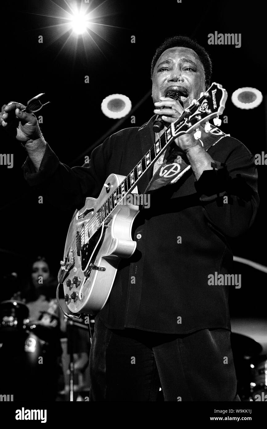 George Benson and Steve Gadd Band performing at Jazz a Juan Featuring ...