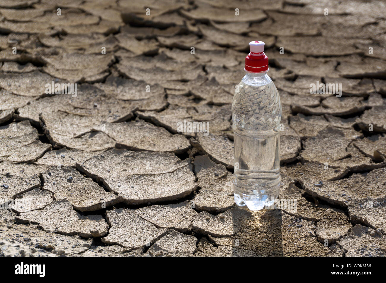 Empty water bottle desert hi-res stock photography and images - Alamy