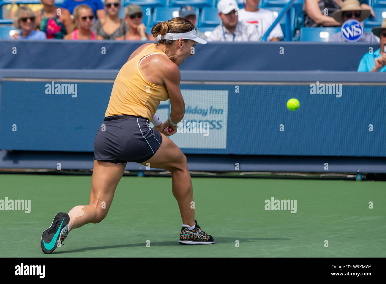 Mason, Ohio, USA. 14th Aug, 2019. Simona Halep (ROU) hits a backhand ...