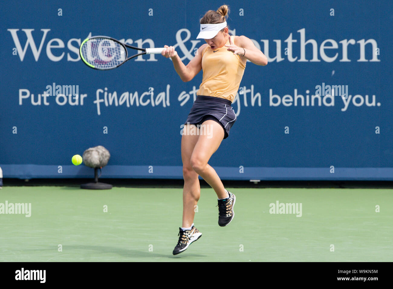 Mason, Ohio, USA. 14th Aug, 2019. Simona Halep (ROU) hits a forehand ...