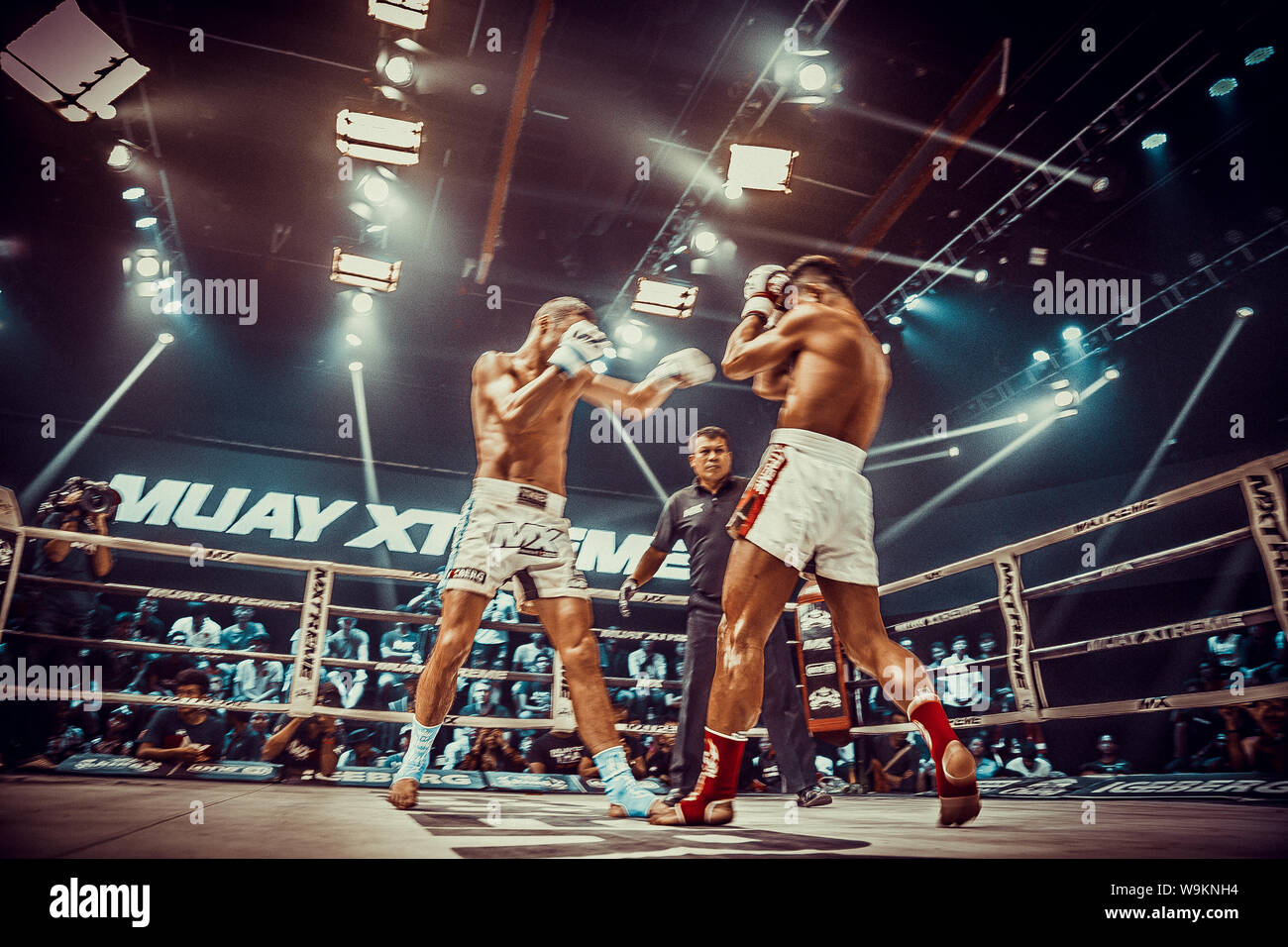 Muay thai fighting in Bangkok in Thailand Stock Photo - Alamy