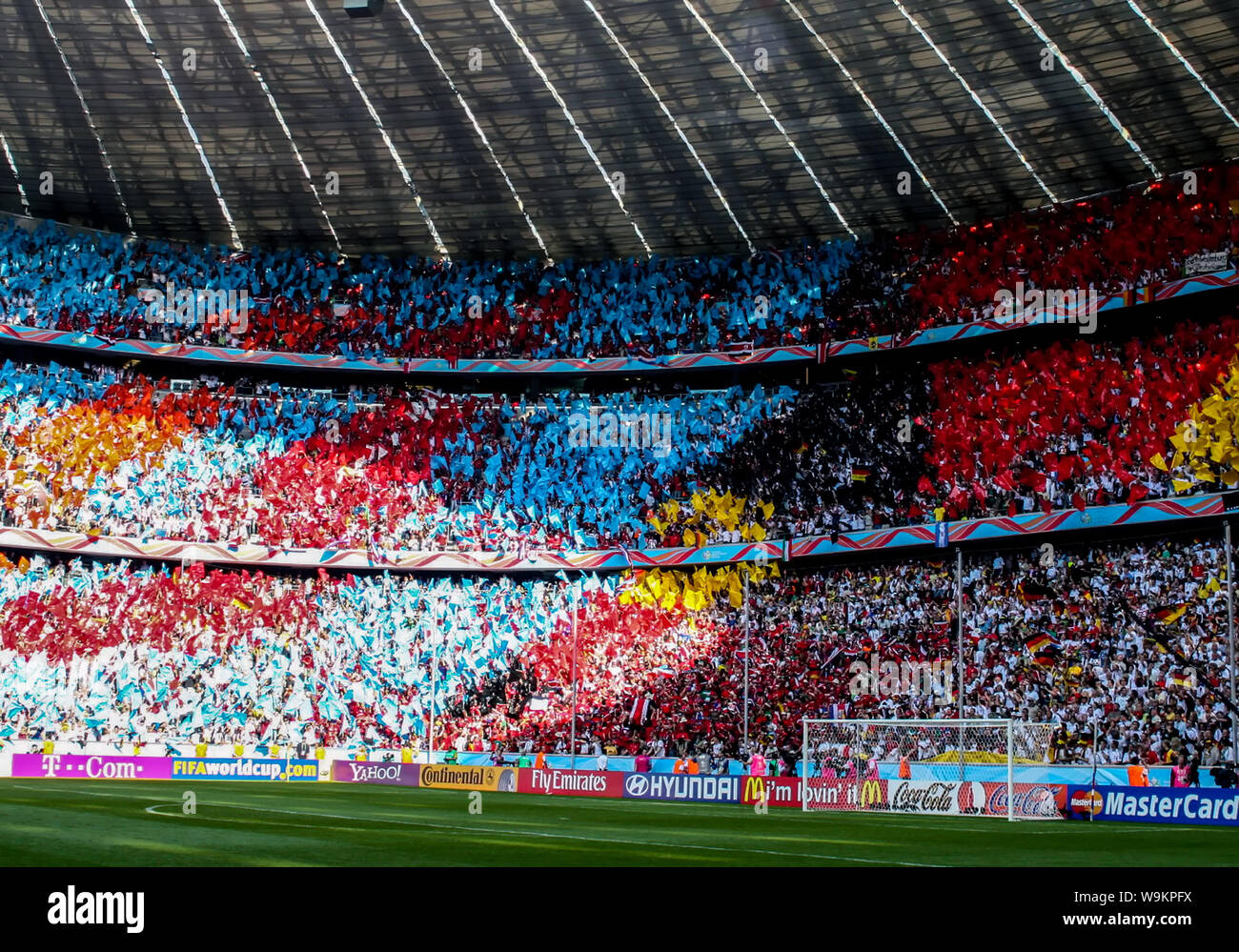 Big crowd of fans hi-res stock photography and images - Alamy