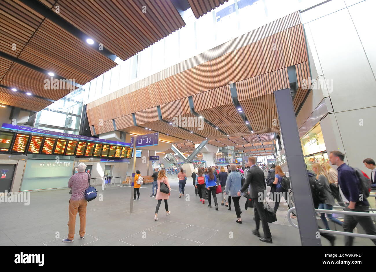 People travel at London Bridge train station London UK Stock Photo - Alamy