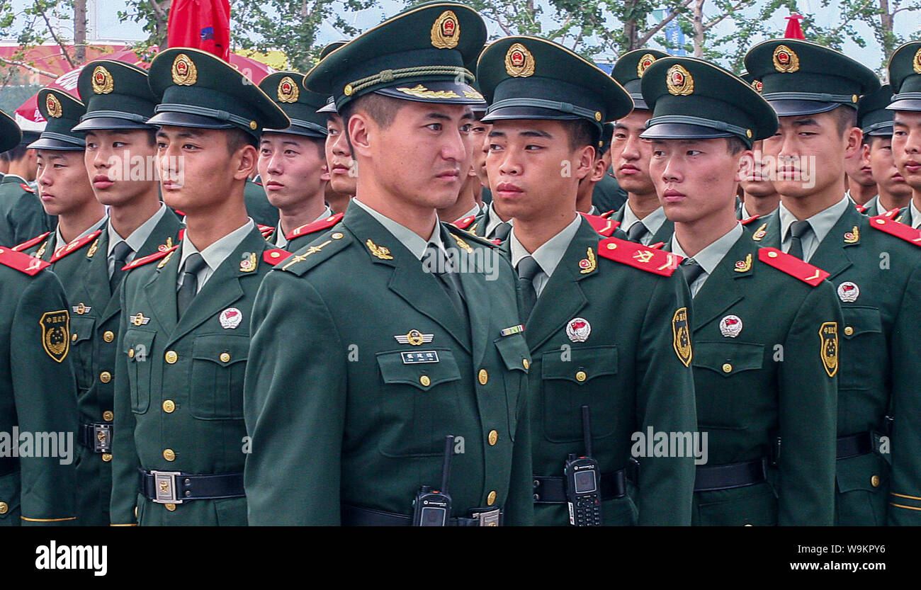 Chinese army on parade square hi-res stock photography and images - Alamy