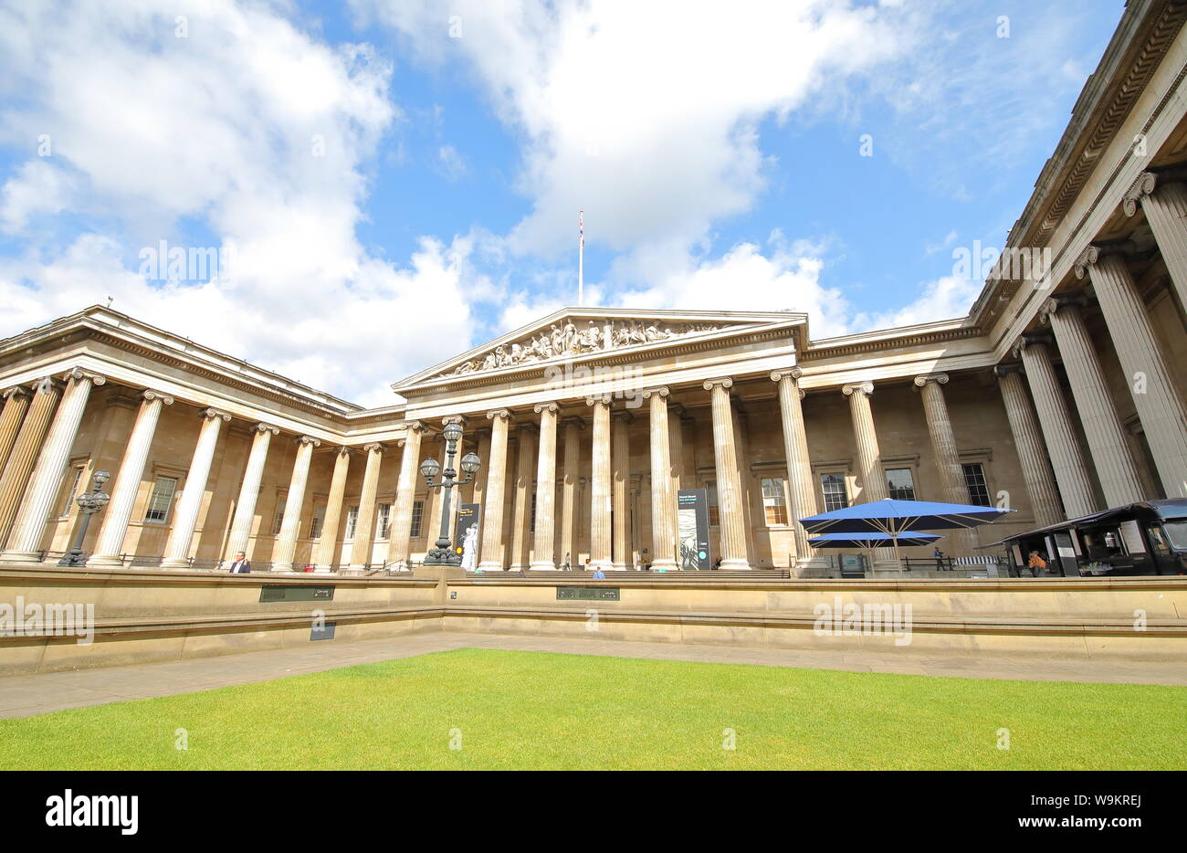 People visit British museum London UK Stock Photo - Alamy