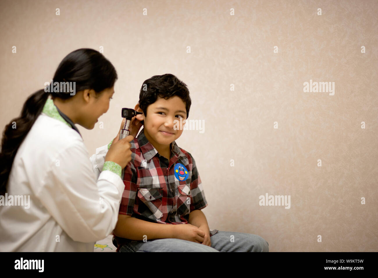Kids ear doctor hi-res stock photography and images - Alamy