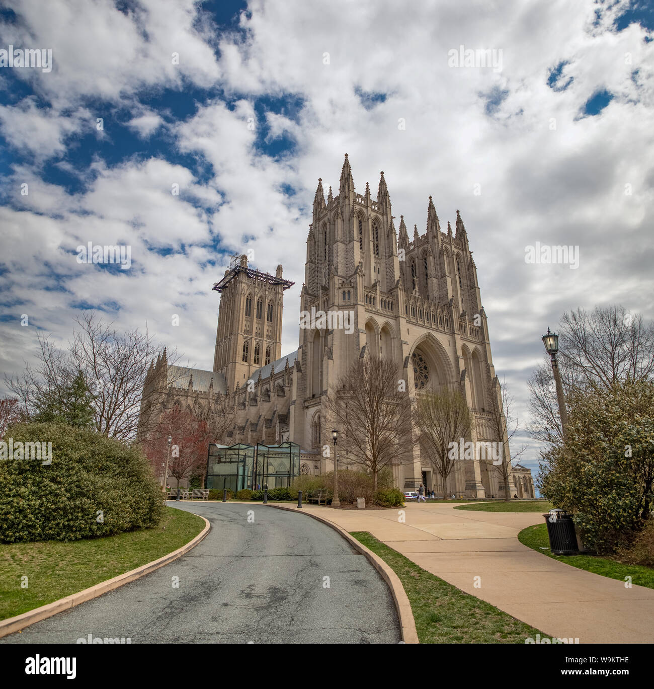 A panorama picture of the front and lateral facades of the Washington ...
