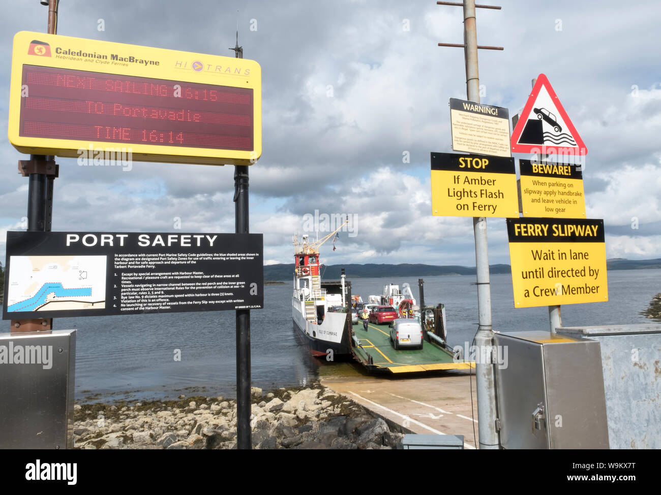 Tarbert to portavadie ferry hi-res stock photography and images - Alamy