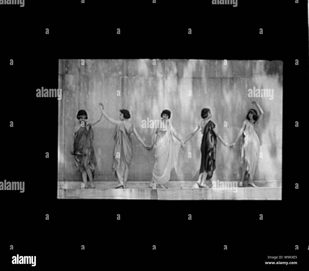 Anna Duncan, Irma Duncan, Maria Theresa Duncan, and two other dancers ...