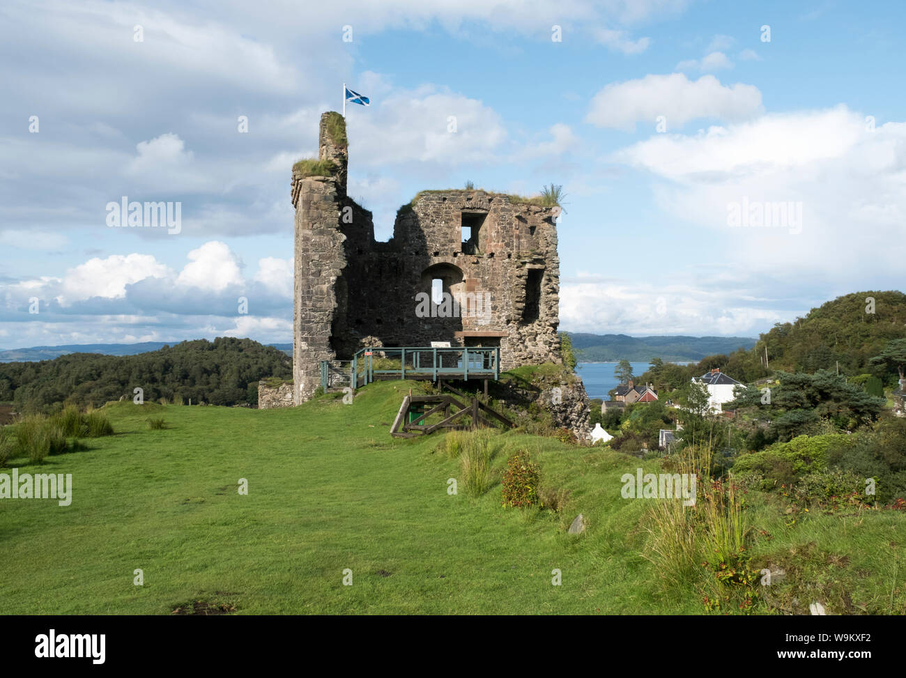 Loch fyne castle hi-res stock photography and images - Alamy