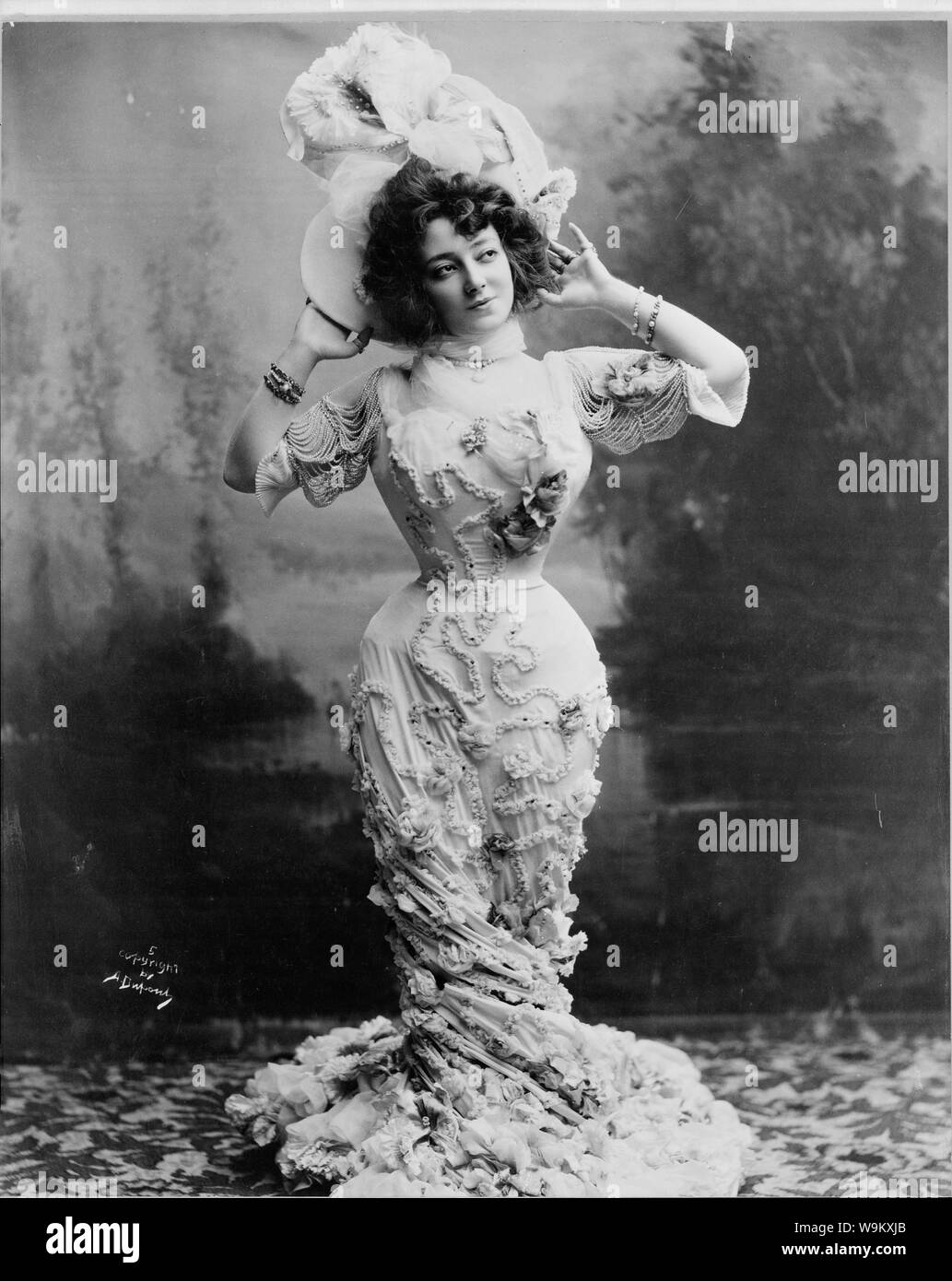 Anna Held, full-length portrait, standing, facing front with both hands ...