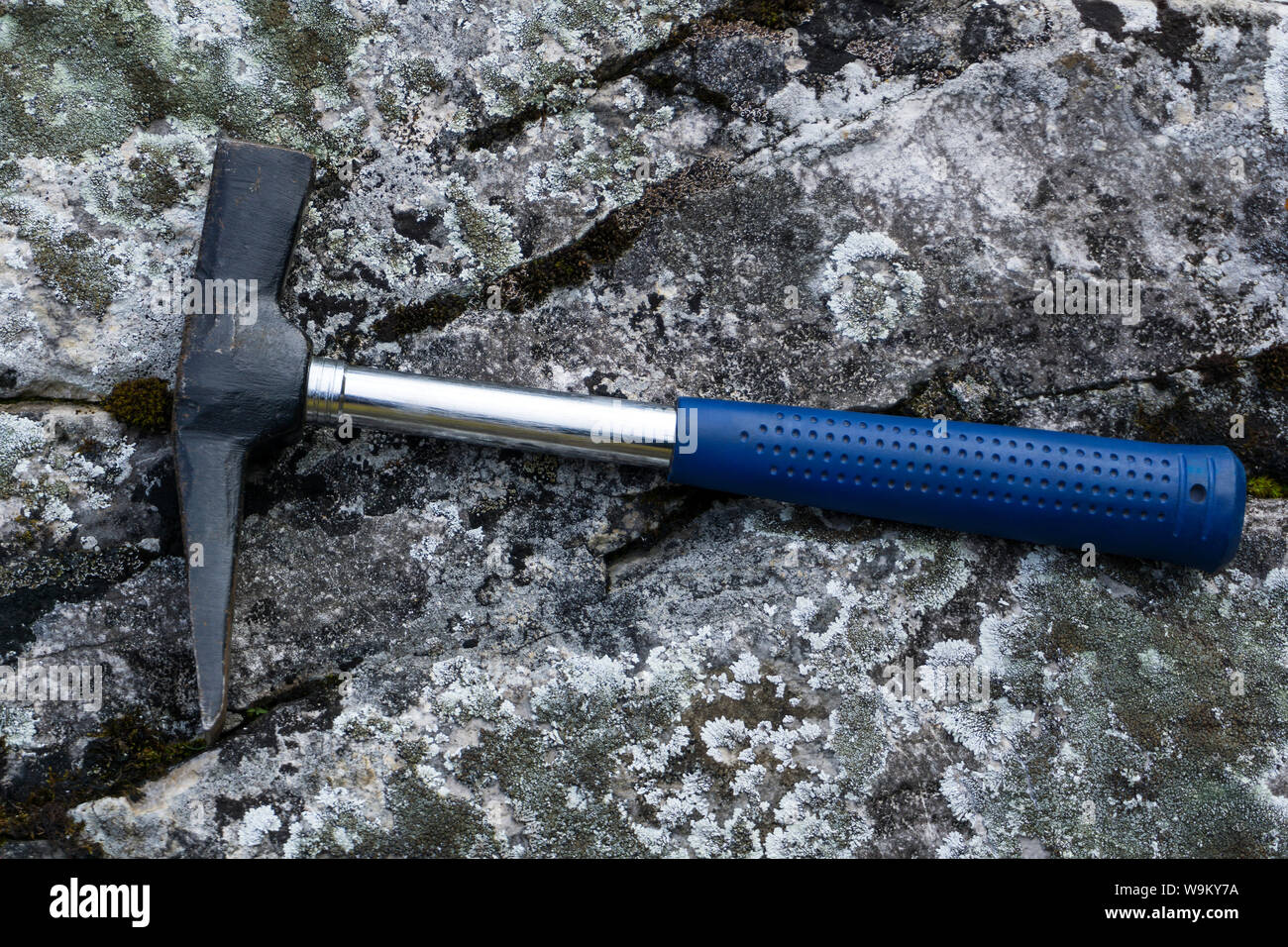 Hammer breaking rock hi-res stock photography and images - Alamy