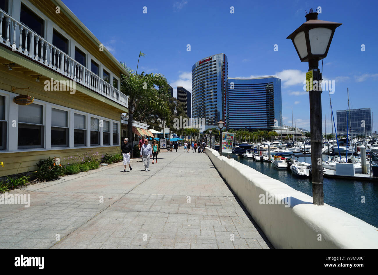 Waterfront shopping area hi-res stock photography and images - Alamy