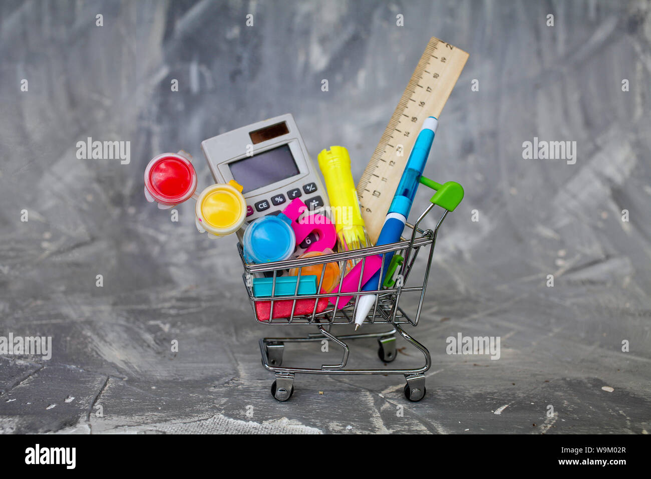 School supplies cart hi-res stock photography and images - Alamy
