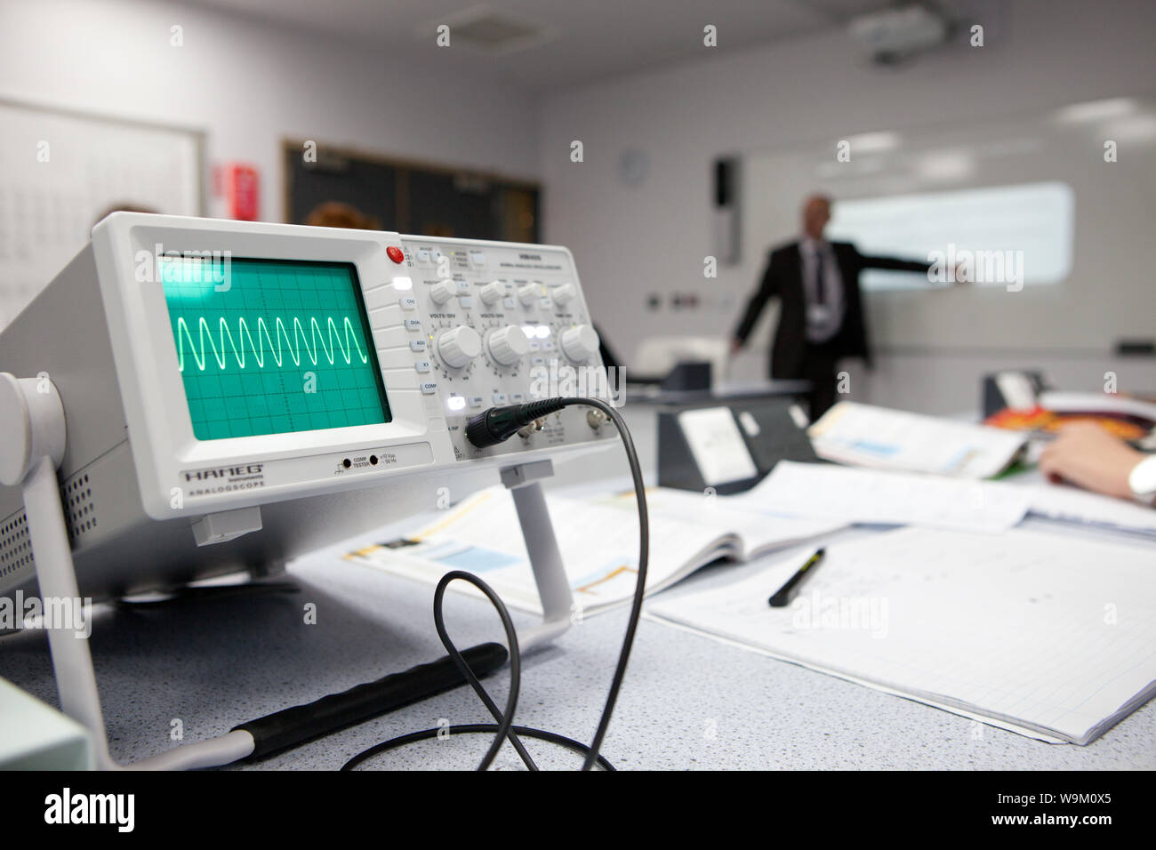 Uk School Physics Class High Resolution Stock Photography and Images ...